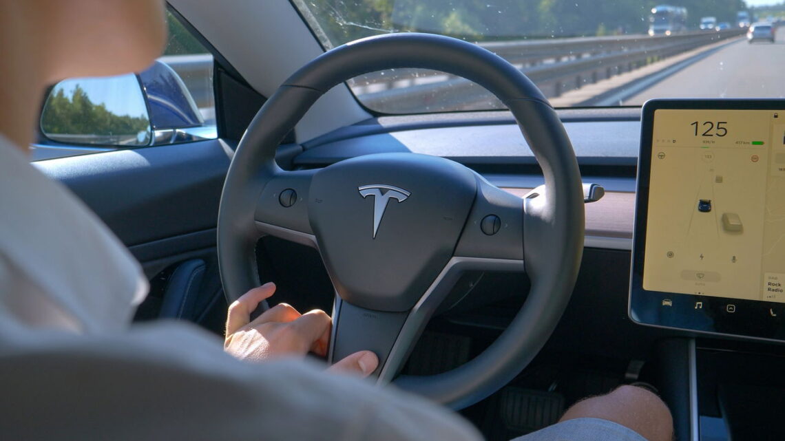 Nova tecnologia da Tesla promete revolucionar a direção - Revista Ana Maria